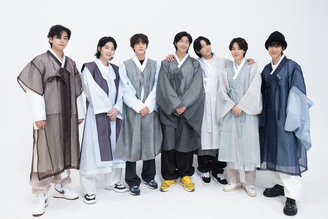 Btsは韓服姿もカッコいい!idolの衣装やジンの空港罰ゲームについても|エンタメ・芸能・ニュース・などの気になる話題をお届け
